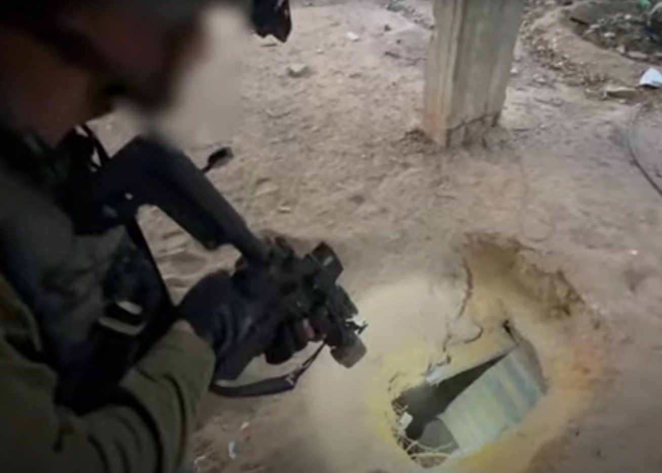 'תן מכת אש' • תיעוד מקסדת לוחם: לוחמי לוט"ר מחסלים מחבלים בעזה - חרדים10