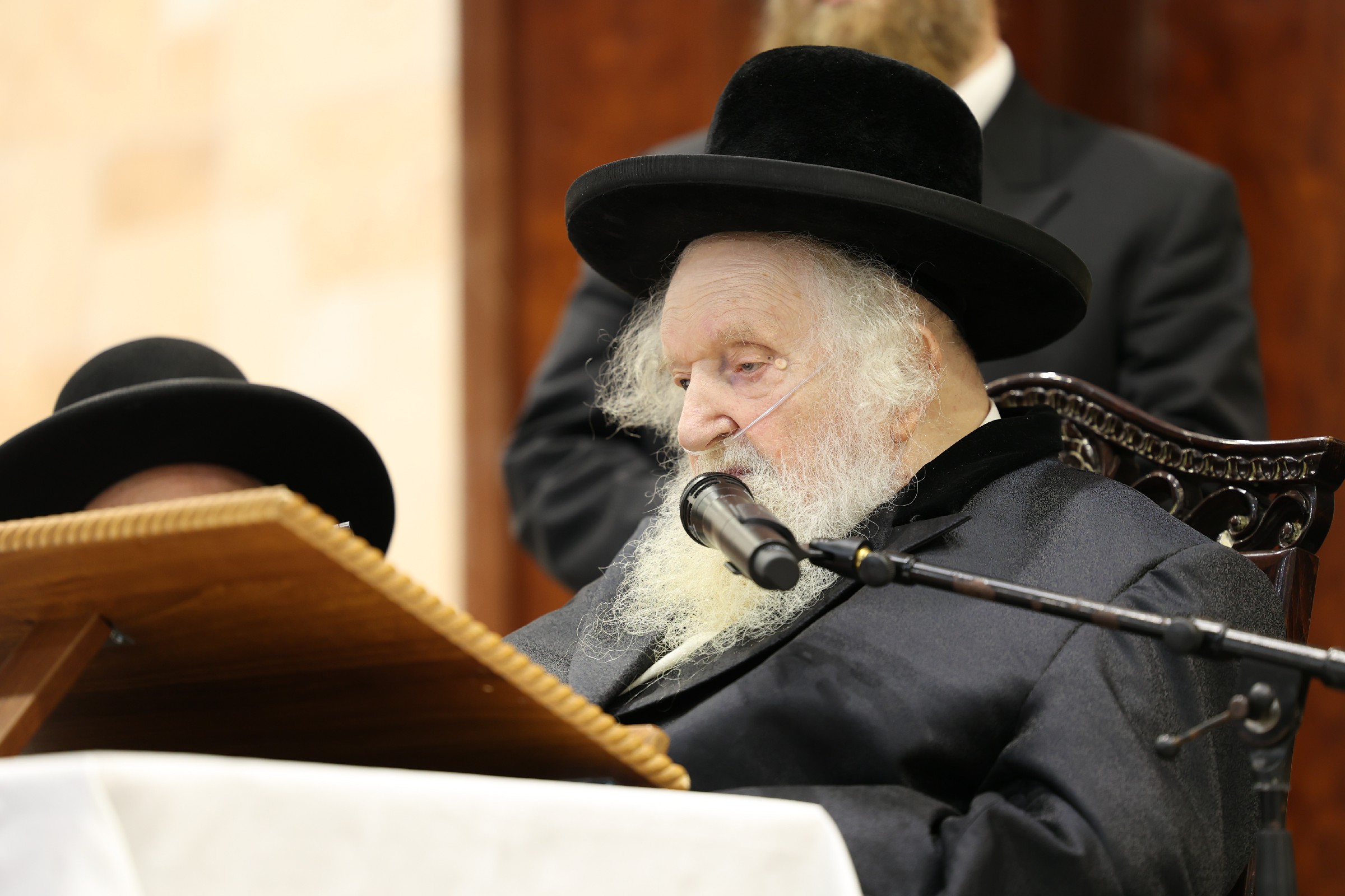 הגר"מ שטרנבוך פרץ בבכי לעיני הקהל וזעק: שהקב"ה יבטל מעלינו את גזירת ...